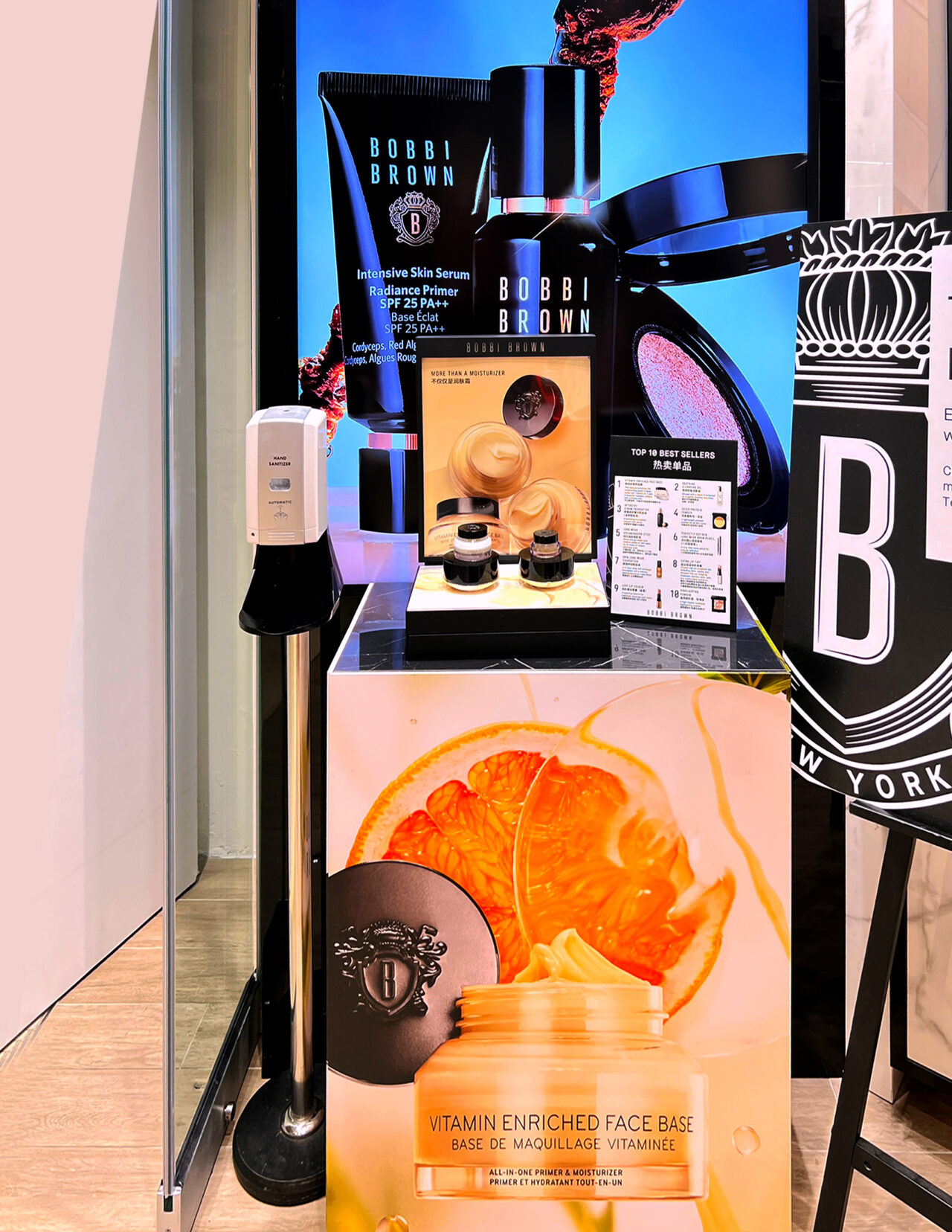 ad prints + vm displays : vm displays – Profoto®