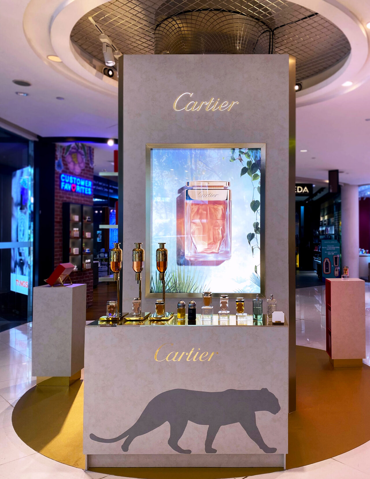 ad prints + vm displays : vm displays – Profoto®